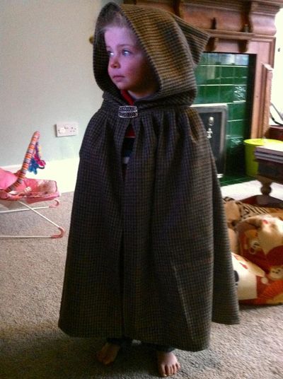 How to - Make a kids cloak - Empire